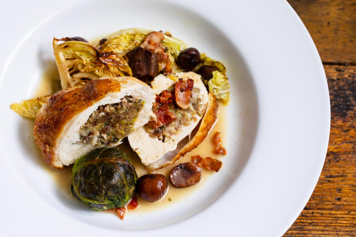 Recette de ballotine de volaille aux champignons et pistaches, sauce ...