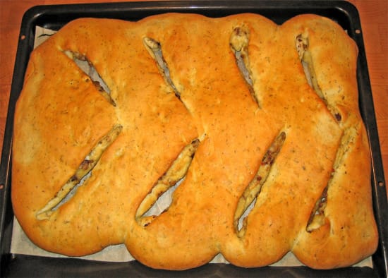 Recette de fougasse provençale : pain croustillant aux herbes et olives